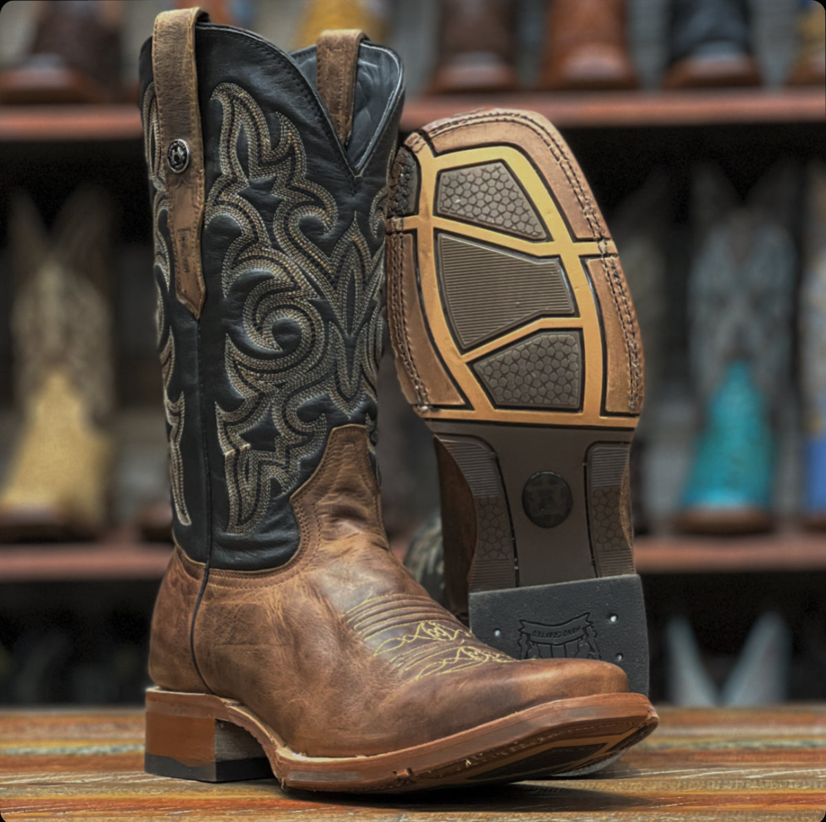 TM207043 – Tanner Mark Boots